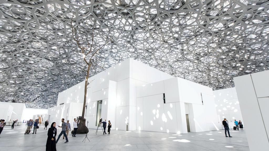Celebrating The 48th National Day of United Arab Emirates Through Art ...